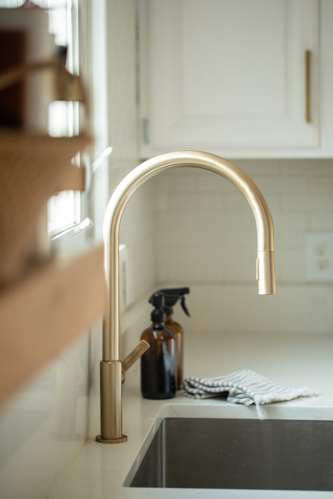 Affordable and Timeless Kitchen Faucet Round-Up - Full Hearted Home