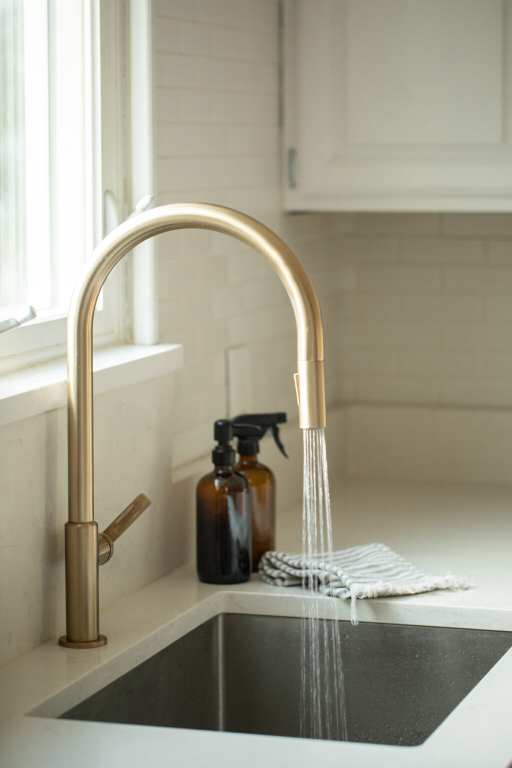 Affordable and Timeless Kitchen Faucet Round-Up - Full Hearted Home